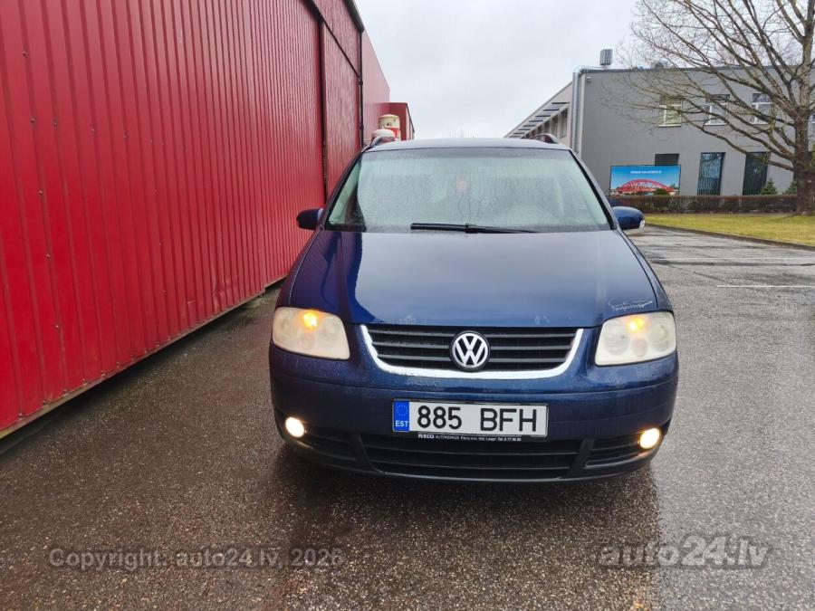 Blue Volkswagen Touran 2005 in Viljandi, with an engine capacity of 1.90 L and mileage of 478 thousand km for 1150 €, photo 1 on AUTOMOTO.COM.LV