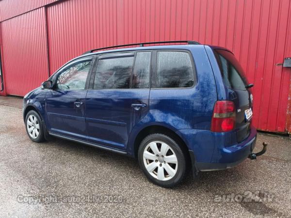 Blue Volkswagen Touran 2005 in Viljandi, with an engine capacity of 1.90 L and mileage of 478 thousand km for 1150 €, photo 4 on AUTOMOTO.COM.LV