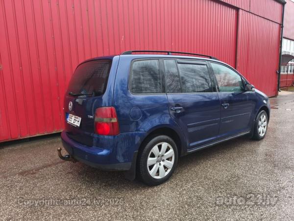 Blue Volkswagen Touran 2005 in Viljandi, with an engine capacity of 1.90 L and mileage of 478 thousand km for 1150 €, photo 8 on AUTOMOTO.COM.LV
