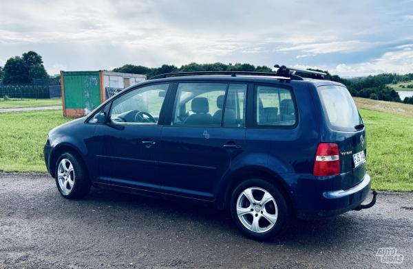 Zils Volkswagen Touran 2005 Viļņa, ar dzinēja tilpumu 2.00 L un nobraukumu 3 tūkst. km par 1850 €, foto 3 vietnē AUTOMOTO.COM.LV