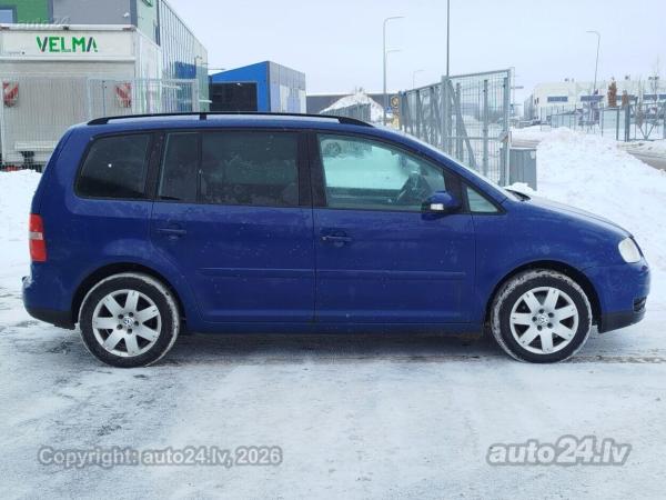 Zils Volkswagen Touran 2006 Tartu, ar dzinēja tilpumu 1.90 L un nobraukumu 396 tūkst. km par 1990 €, foto 7 vietnē AUTOMOTO.COM.LV