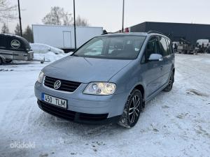 Zils Volkswagen Touran 2006 Tallina, ar dzinēja tilpumu 2.00 L un nobraukumu 224 tūkst. km par 2600 €, foto  vietnē AUTOMOTO.COM.LV