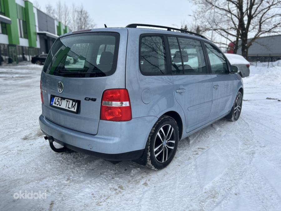 Zils Volkswagen Touran 2006 Tallina, ar dzinēja tilpumu 2.00 L un nobraukumu 224 tūkst. km par 2600 €, foto 4 vietnē AUTOMOTO.COM.LV