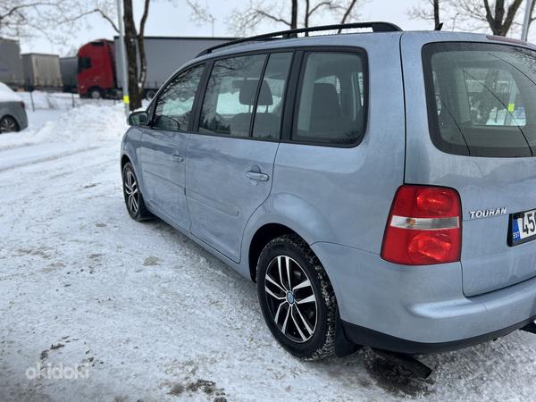 Blue Volkswagen Touran 2006 in Tallinn, with an engine capacity of 2.00 L and mileage of 224 thousand km for 2600 €, photo 4 on AUTOMOTO.COM.LV