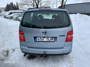 Zils Volkswagen Touran 2006 Tallina, ar dzinēja tilpumu 2.00 L un nobraukumu 224 tūkst. km par 2600 €, foto 6 vietnē AUTOMOTO.COM.LV