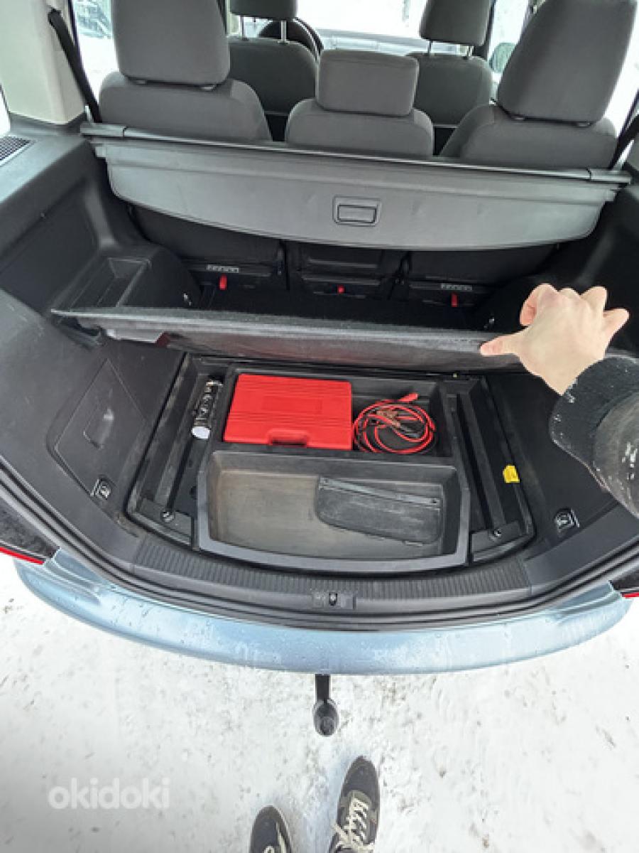 Zils Volkswagen Touran 2006 Tallina, ar dzinēja tilpumu 2.00 L un nobraukumu 224 tūkst. km par 2600 €, foto 9 vietnē AUTOMOTO.COM.LV