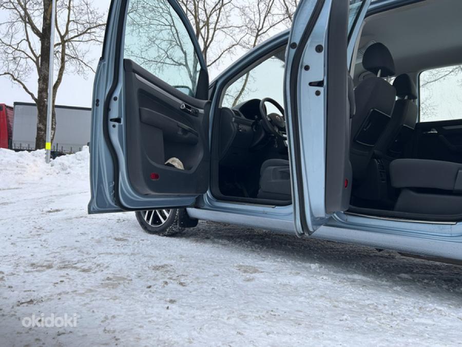 Zils Volkswagen Touran 2006 Tallina, ar dzinēja tilpumu 2.00 L un nobraukumu 224 tūkst. km par 2600 €, foto 12 vietnē AUTOMOTO.COM.LV