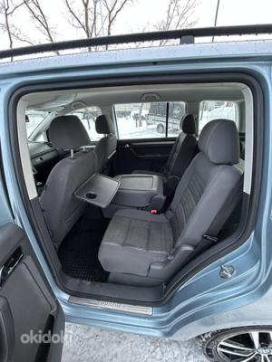Zils Volkswagen Touran 2006 Tallina, ar dzinēja tilpumu 2.00 L un nobraukumu 224 tūkst. km par 2600 €, foto 14 vietnē AUTOMOTO.COM.LV