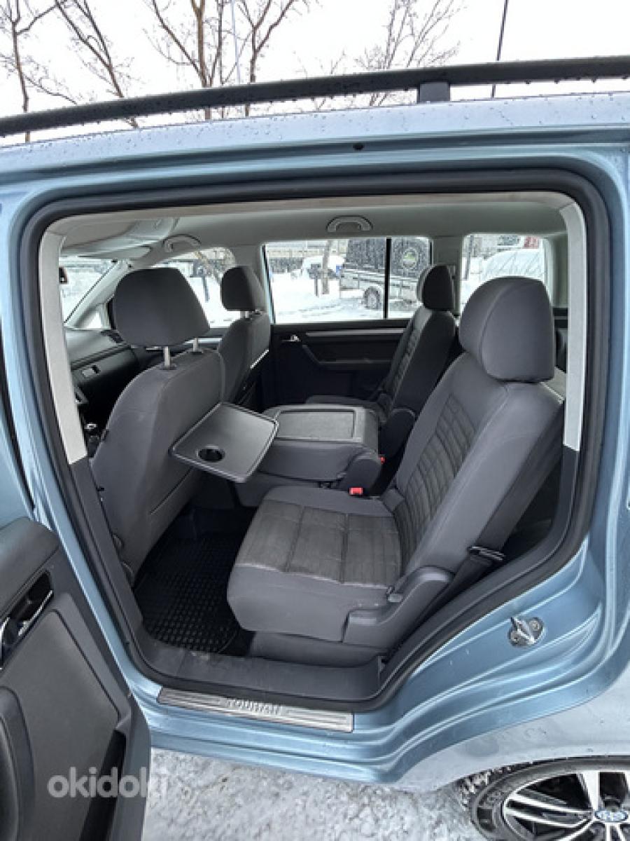 Zils Volkswagen Touran 2006 Tallina, ar dzinēja tilpumu 2.00 L un nobraukumu 224 tūkst. km par 2600 €, foto 14 vietnē AUTOMOTO.COM.LV