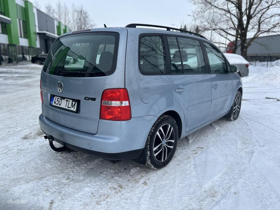 Zils Volkswagen Touran 2006 Tallina, ar dzinēja tilpumu 2.00 L un nobraukumu 224 tūkst. km par 2600 €, foto 18 vietnē AUTOMOTO.COM.LV