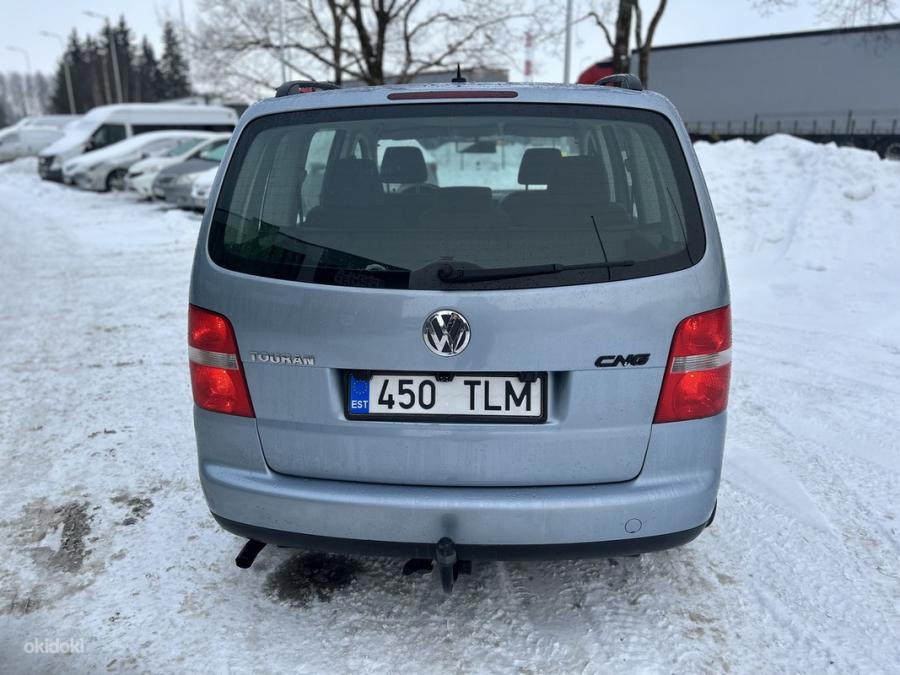 Zils Volkswagen Touran 2006 Tallina, ar dzinēja tilpumu 2.00 L un nobraukumu 224 tūkst. km par 2600 €, foto 20 vietnē AUTOMOTO.COM.LV