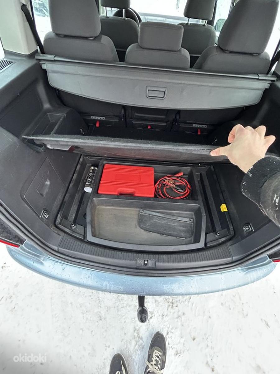 Zils Volkswagen Touran 2006 Tallina, ar dzinēja tilpumu 2.00 L un nobraukumu 224 tūkst. km par 2600 €, foto 23 vietnē AUTOMOTO.COM.LV