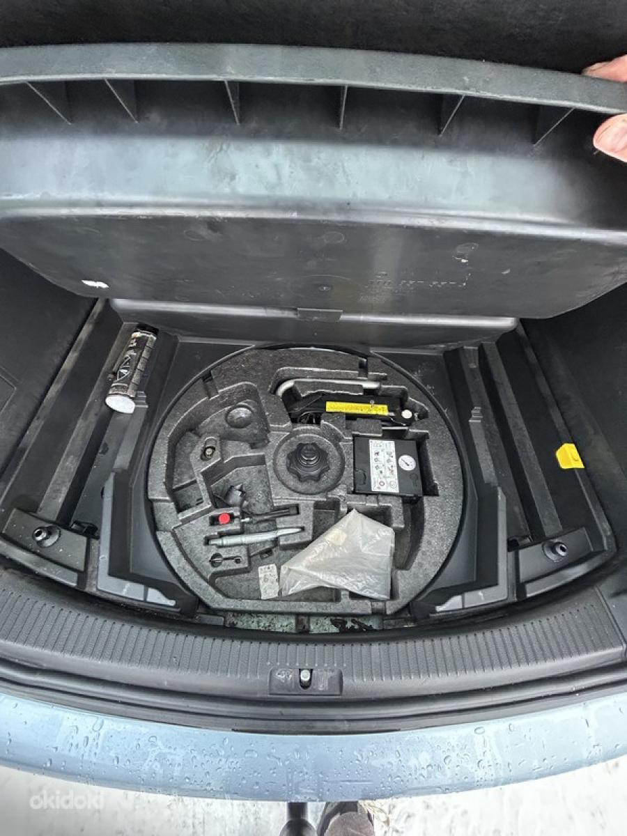 Zils Volkswagen Touran 2006 Tallina, ar dzinēja tilpumu 2.00 L un nobraukumu 224 tūkst. km par 2600 €, foto 24 vietnē AUTOMOTO.COM.LV