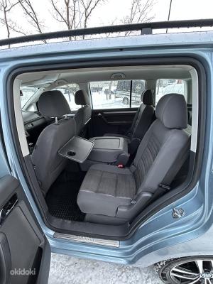 Zils Volkswagen Touran 2006 Tallina, ar dzinēja tilpumu 2.00 L un nobraukumu 224 tūkst. km par 2600 €, foto 28 vietnē AUTOMOTO.COM.LV