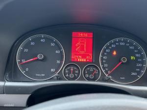 Zils Volkswagen Touran 2006 Tallina, ar dzinēja tilpumu 2.00 L un nobraukumu 224 tūkst. km par 2600 €, foto 29 vietnē AUTOMOTO.COM.LV