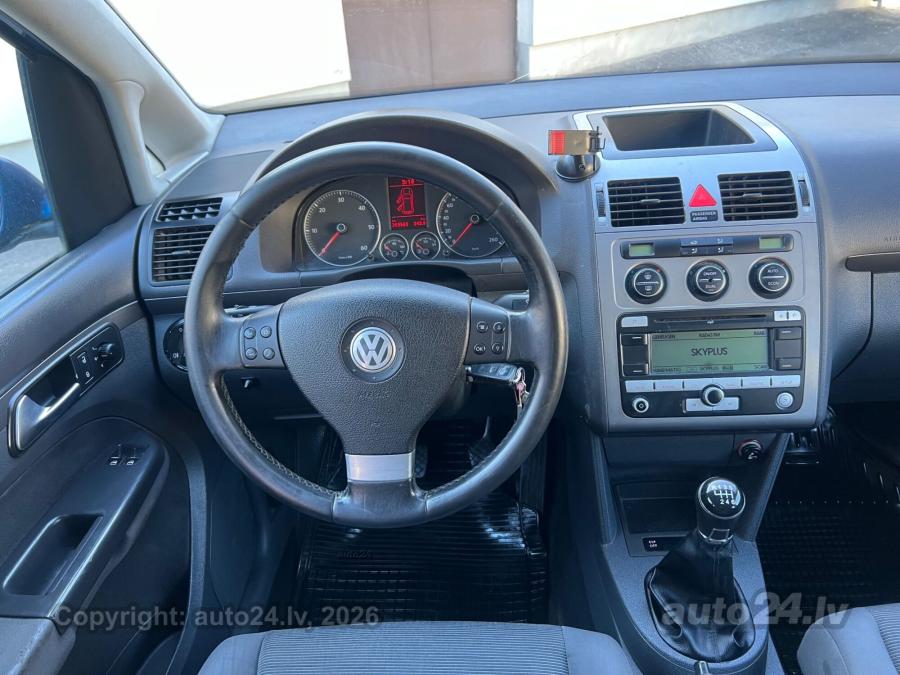 Zils Volkswagen Touran 2007 Paide, ar dzinēja tilpumu 1.90 L un nobraukumu 390 tūkst. km par 1399 €, foto 10 vietnē AUTOMOTO.COM.LV
