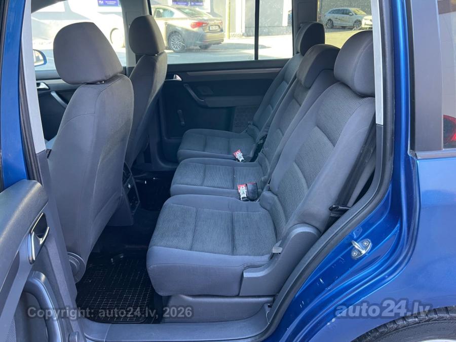 Zils Volkswagen Touran 2007 Paide, ar dzinēja tilpumu 1.90 L un nobraukumu 390 tūkst. km par 1399 €, foto 21 vietnē AUTOMOTO.COM.LV