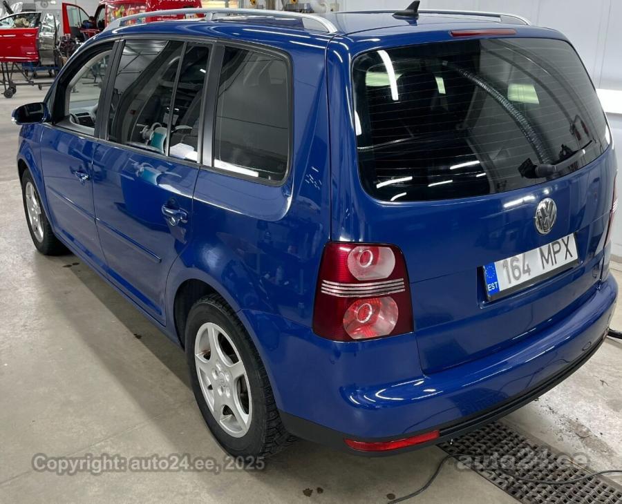 Blue Volkswagen Touran 2008 in Tallinn, with an engine capacity of 1.90 L and mileage of 234 thousand km for 2599 €, photo 3 on AUTOMOTO.COM.LV