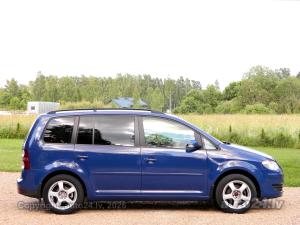 Zils Volkswagen Touran 2008 Viljandi, ar dzinēja tilpumu 1.60 L un nobraukumu 176 tūkst. km par 2490 €, foto 8 vietnē AUTOMOTO.COM.LV