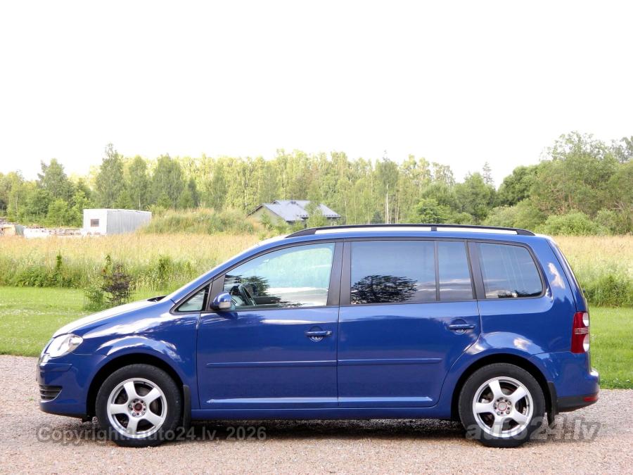 Zils Volkswagen Touran 2008 Viljandi, ar dzinēja tilpumu 1.60 L un nobraukumu 176 tūkst. km par 2490 €, foto 9 vietnē AUTOMOTO.COM.LV