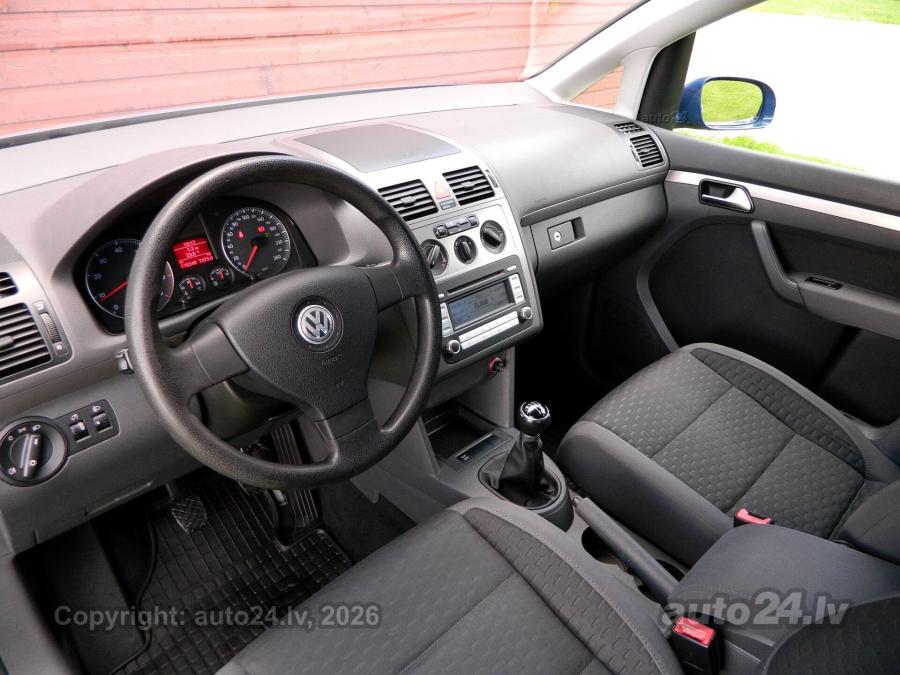 Zils Volkswagen Touran 2008 Viljandi, ar dzinēja tilpumu 1.60 L un nobraukumu 176 tūkst. km par 2490 €, foto 12 vietnē AUTOMOTO.COM.LV