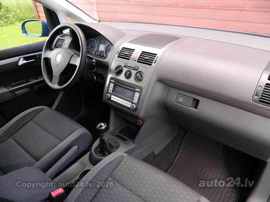 Zils Volkswagen Touran 2008 Viljandi, ar dzinēja tilpumu 1.60 L un nobraukumu 176 tūkst. km par 2490 €, foto 14 vietnē AUTOMOTO.COM.LV