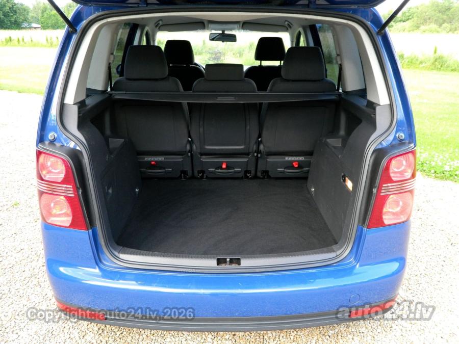 Zils Volkswagen Touran 2008 Viljandi, ar dzinēja tilpumu 1.60 L un nobraukumu 176 tūkst. km par 2490 €, foto 17 vietnē AUTOMOTO.COM.LV