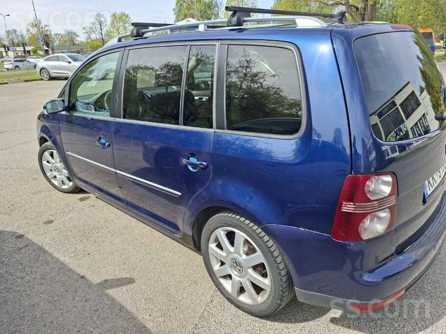 Zils Volkswagen Touran 2009 Rīga, ar dzinēja tilpumu 2.00 L un nobraukumu 350 tūkst. km par 2500 €, foto 3 vietnē AUTOMOTO.COM.LV