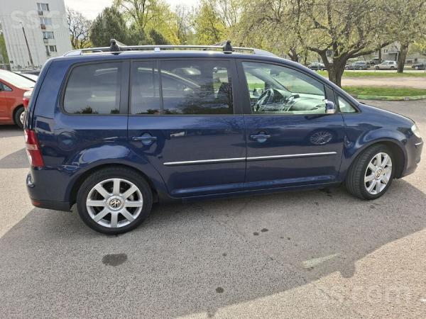 Zils Volkswagen Touran 2009 Rīga, ar dzinēja tilpumu 2.00 L un nobraukumu 350 tūkst. km par 2500 €, foto 3 vietnē AUTOMOTO.COM.LV