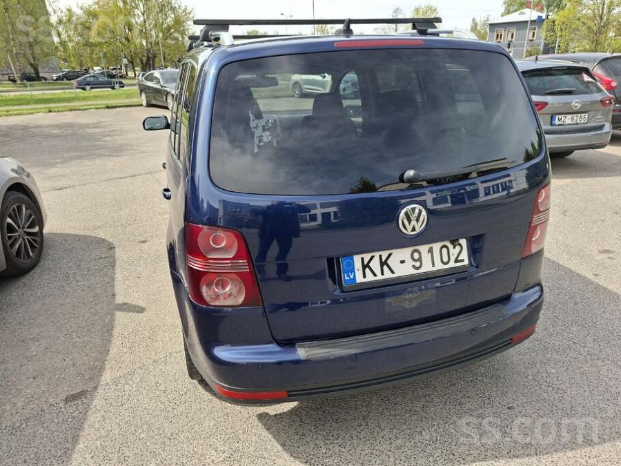 Zils Volkswagen Touran 2009 Rīga, ar dzinēja tilpumu 2.00 L un nobraukumu 350 tūkst. km par 2500 €, foto 5 vietnē AUTOMOTO.COM.LV