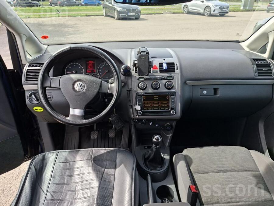Zils Volkswagen Touran 2009 Rīga, ar dzinēja tilpumu 2.00 L un nobraukumu 350 tūkst. km par 2500 €, foto 6 vietnē AUTOMOTO.COM.LV