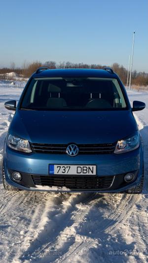 Blue Volkswagen Touran 2010 in Tallinn, with an engine capacity of 2.00 L and mileage of 423 thousand km for 3499 €, photo 3 on AUTOMOTO.COM.LV