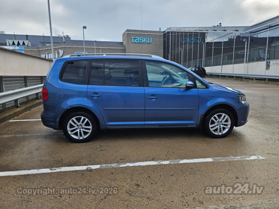 Zils Volkswagen Touran 2011 Tallina, ar dzinēja tilpumu 1.40 L un nobraukumu 0 tūkst. km par 3500 €, foto 4 vietnē AUTOMOTO.COM.LV