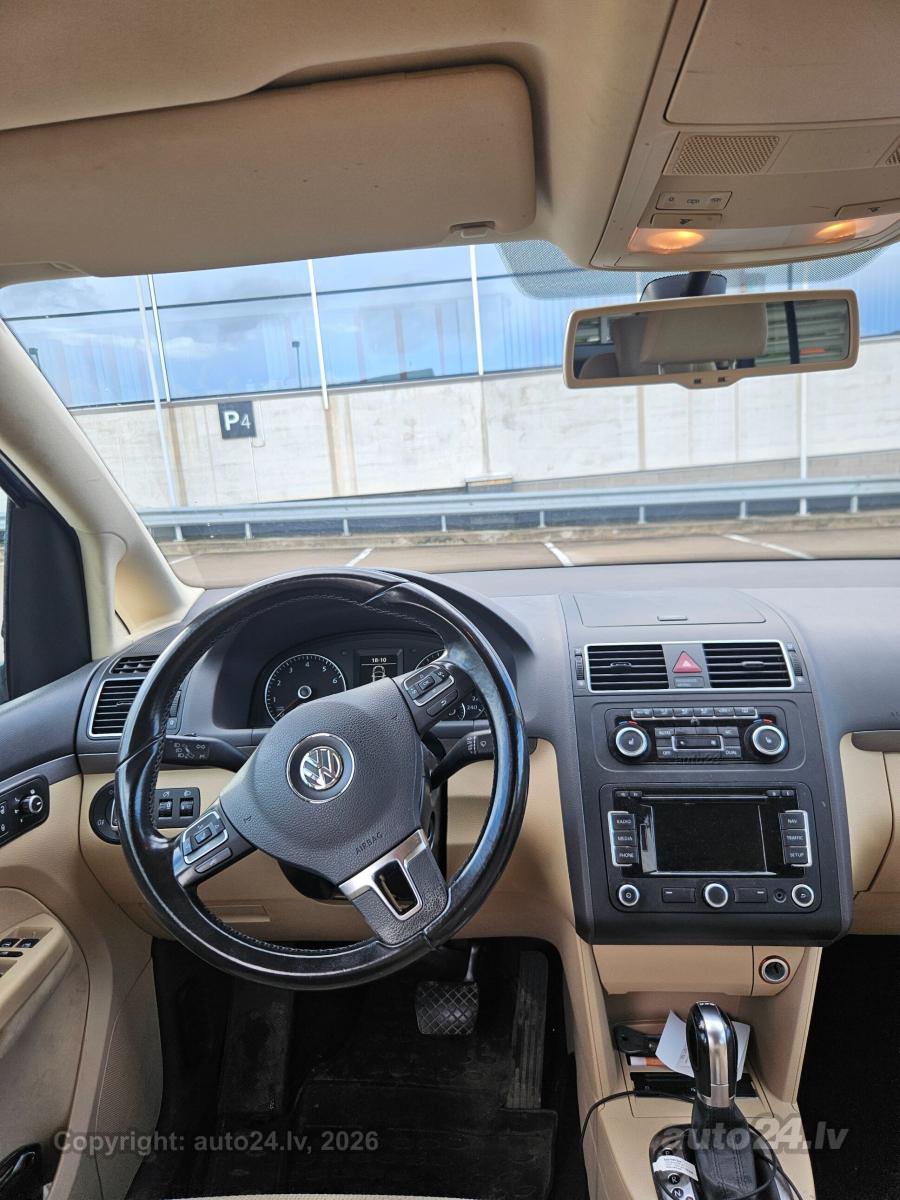 Zils Volkswagen Touran 2011 Tallina, ar dzinēja tilpumu 1.40 L un nobraukumu 0 tūkst. km par 3500 €, foto 8 vietnē AUTOMOTO.COM.LV