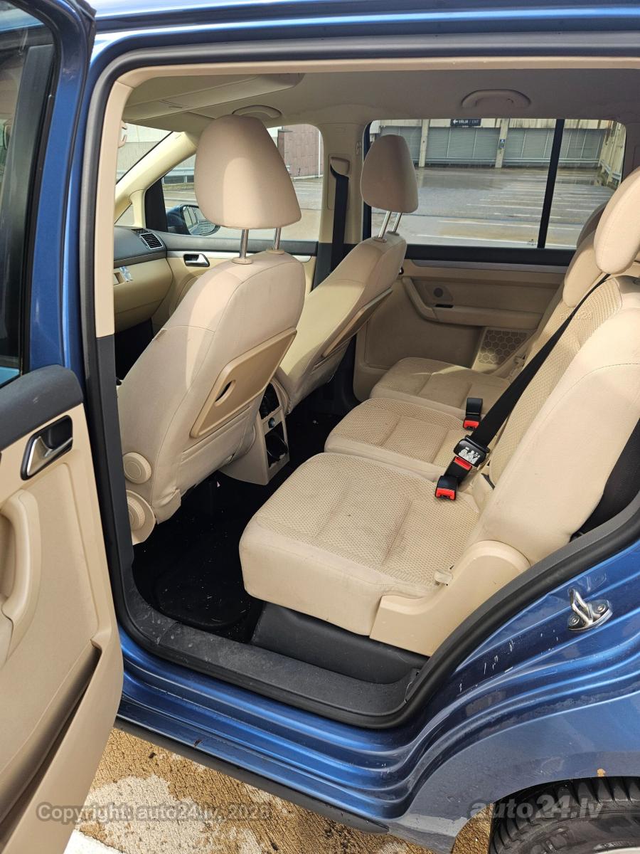 Zils Volkswagen Touran 2011 Tallina, ar dzinēja tilpumu 1.40 L un nobraukumu 0 tūkst. km par 3500 €, foto 9 vietnē AUTOMOTO.COM.LV