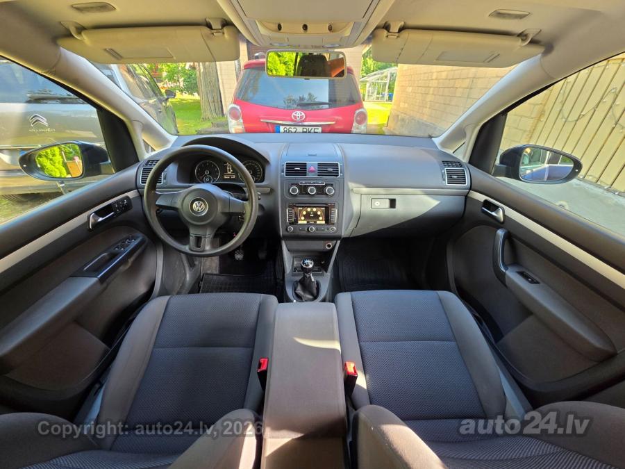 Blue Volkswagen Touran 2012 in Tallinn, with an engine capacity of 1.40 L and mileage of 283 thousand km for 5200 €, photo 5 on AUTOMOTO.COM.LV