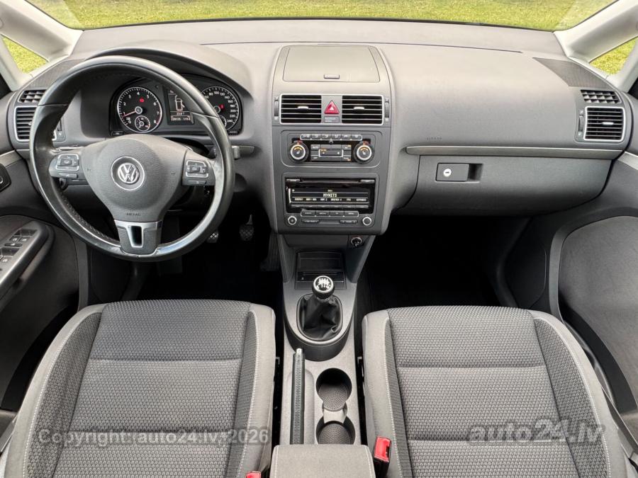 Blue Volkswagen Touran 2012 in Tartu, with an engine capacity of 1.20 L and mileage of 239 thousand km for 7490 €, photo 6 on AUTOMOTO.COM.LV