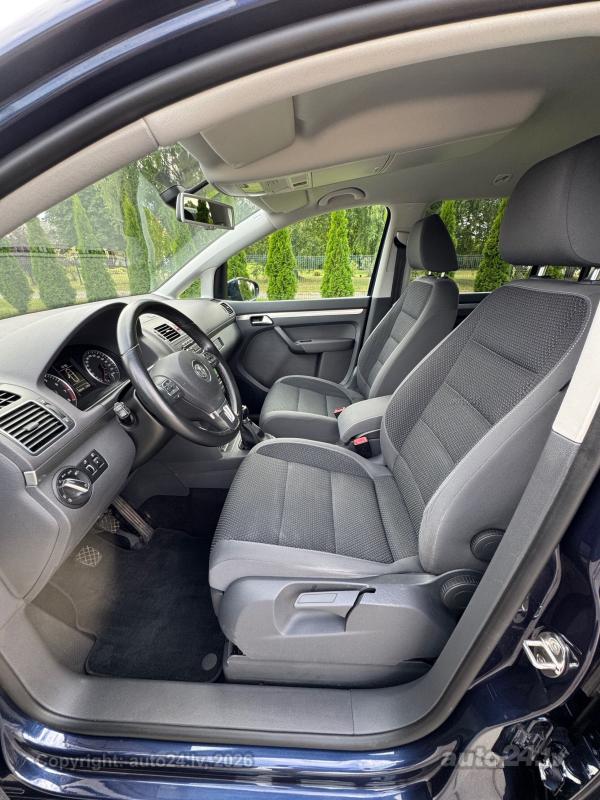 Blue Volkswagen Touran 2012 in Tartu, with an engine capacity of 1.20 L and mileage of 239 thousand km for 7490 €, photo 6 on AUTOMOTO.COM.LV