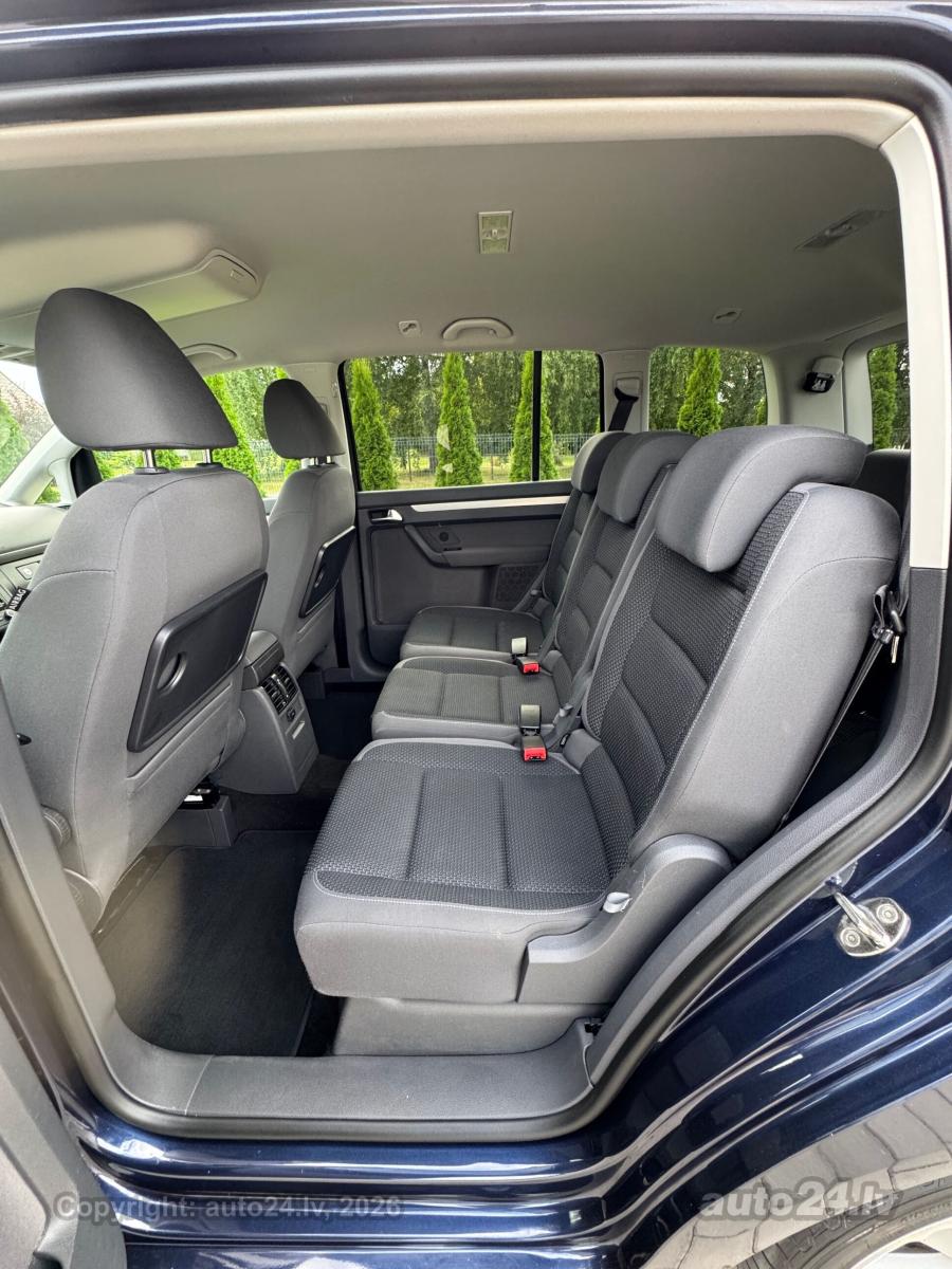 Blue Volkswagen Touran 2012 in Tartu, with an engine capacity of 1.20 L and mileage of 239 thousand km for 7490 €, photo 8 on AUTOMOTO.COM.LV