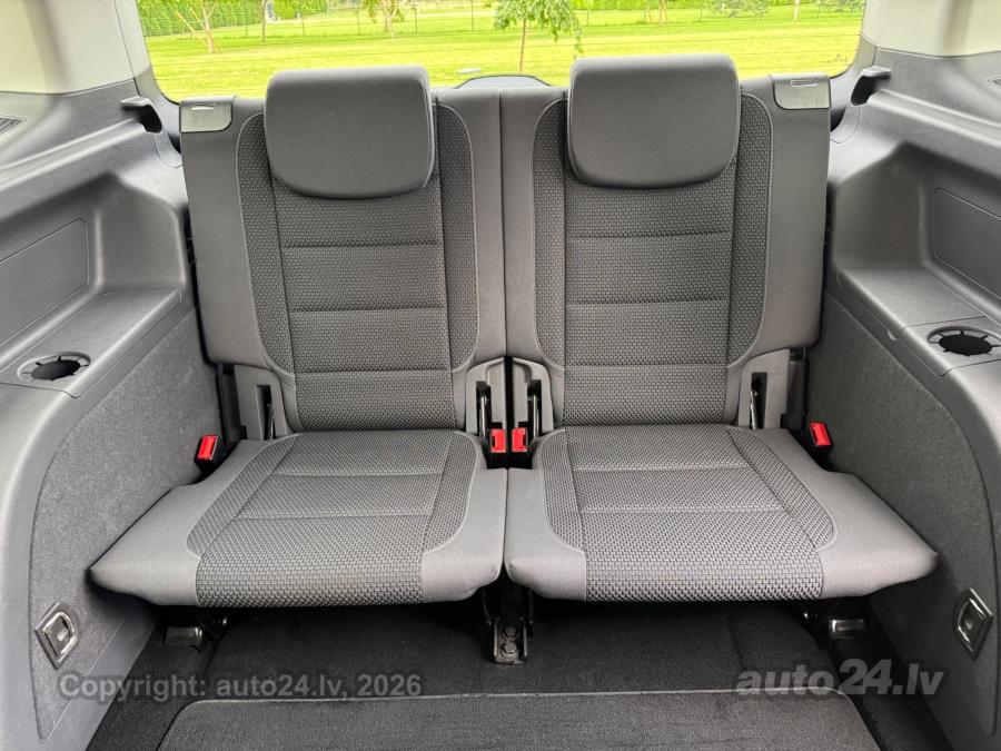 Blue Volkswagen Touran 2012 in Tartu, with an engine capacity of 1.20 L and mileage of 239 thousand km for 7490 €, photo 22 on AUTOMOTO.COM.LV