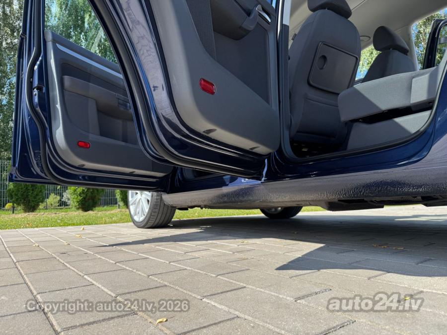 Blue Volkswagen Touran 2012 in Tartu, with an engine capacity of 1.20 L and mileage of 239 thousand km for 7490 €, photo 23 on AUTOMOTO.COM.LV