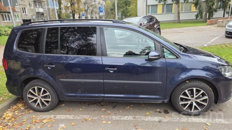 Zils Volkswagen Touran 2012 Rīga, ar dzinēja tilpumu 1.60 L un nobraukumu 339 tūkst. km par 3700 €, foto 4 vietnē AUTOMOTO.COM.LV