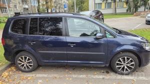 Zils Volkswagen Touran 2012 Rīga, ar dzinēja tilpumu 1.60 L un nobraukumu 339 tūkst. km par 3700 €, foto 4 vietnē AUTOMOTO.COM.LV