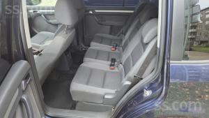 Zils Volkswagen Touran 2012 Rīga, ar dzinēja tilpumu 1.60 L un nobraukumu 339 tūkst. km par 3700 €, foto 6 vietnē AUTOMOTO.COM.LV
