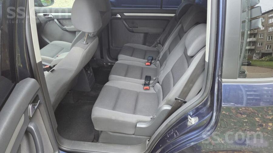 Zils Volkswagen Touran 2012 Rīga, ar dzinēja tilpumu 1.60 L un nobraukumu 339 tūkst. km par 3700 €, foto 6 vietnē AUTOMOTO.COM.LV