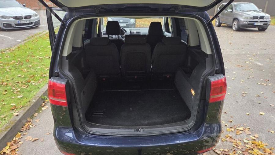 Zils Volkswagen Touran 2012 Rīga, ar dzinēja tilpumu 1.60 L un nobraukumu 339 tūkst. km par 3700 €, foto 8 vietnē AUTOMOTO.COM.LV