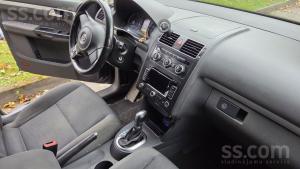 Zils Volkswagen Touran 2012 Rīga, ar dzinēja tilpumu 1.60 L un nobraukumu 339 tūkst. km par 3700 €, foto 9 vietnē AUTOMOTO.COM.LV