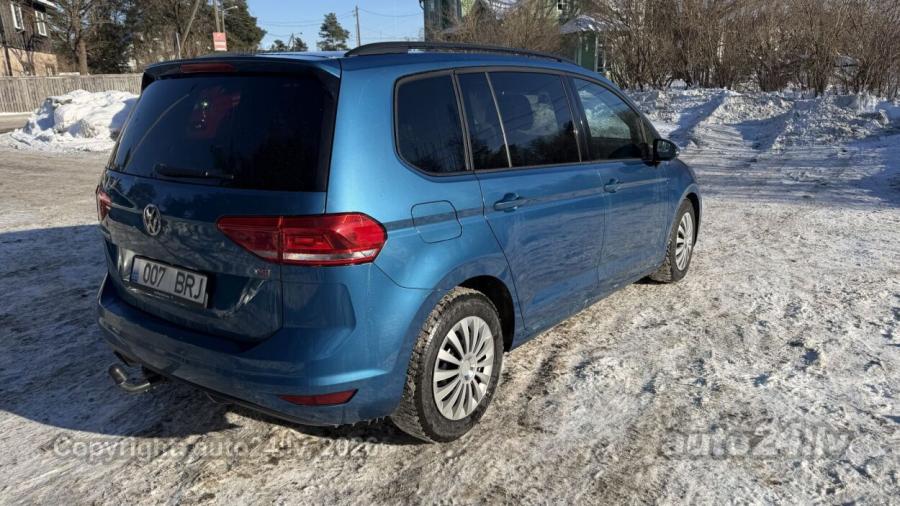 Zils Volkswagen Touran 2016 Tallina, ar dzinēja tilpumu 1.40 L un nobraukumu 166 tūkst. km par 11000 €, foto 4 vietnē AUTOMOTO.COM.LV