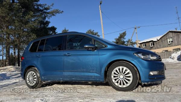 Blue Volkswagen Touran 2016 in Tallinn, with an engine capacity of 1.40 L and mileage of 166 thousand km for 11000 €, photo 5 on AUTOMOTO.COM.LV