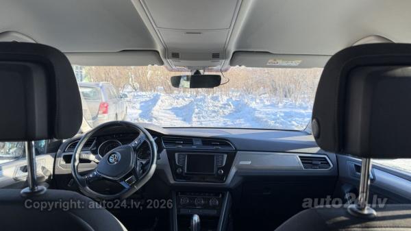Blue Volkswagen Touran 2016 in Tallinn, with an engine capacity of 1.40 L and mileage of 166 thousand km for 11000 €, photo 6 on AUTOMOTO.COM.LV